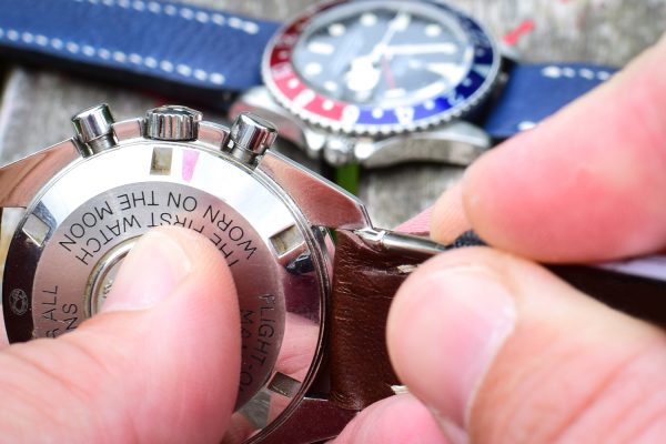 How To: Change A Watch Strap (video) - ATELIER DE GRIFF