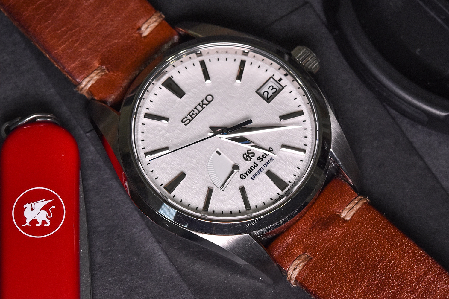 Hands-On: Grand Seiko Snowflake SBGA011 - ATELIER DE GRIFF
