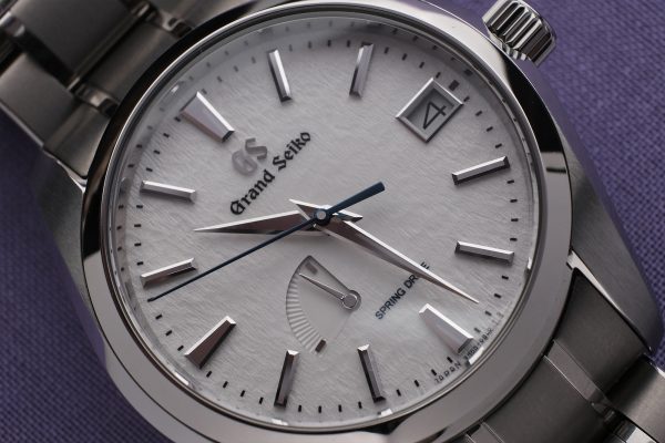 Hands-On: Grand Seiko Snowflake SBGA211 (VIDEO) - ATELIER DE GRIFF