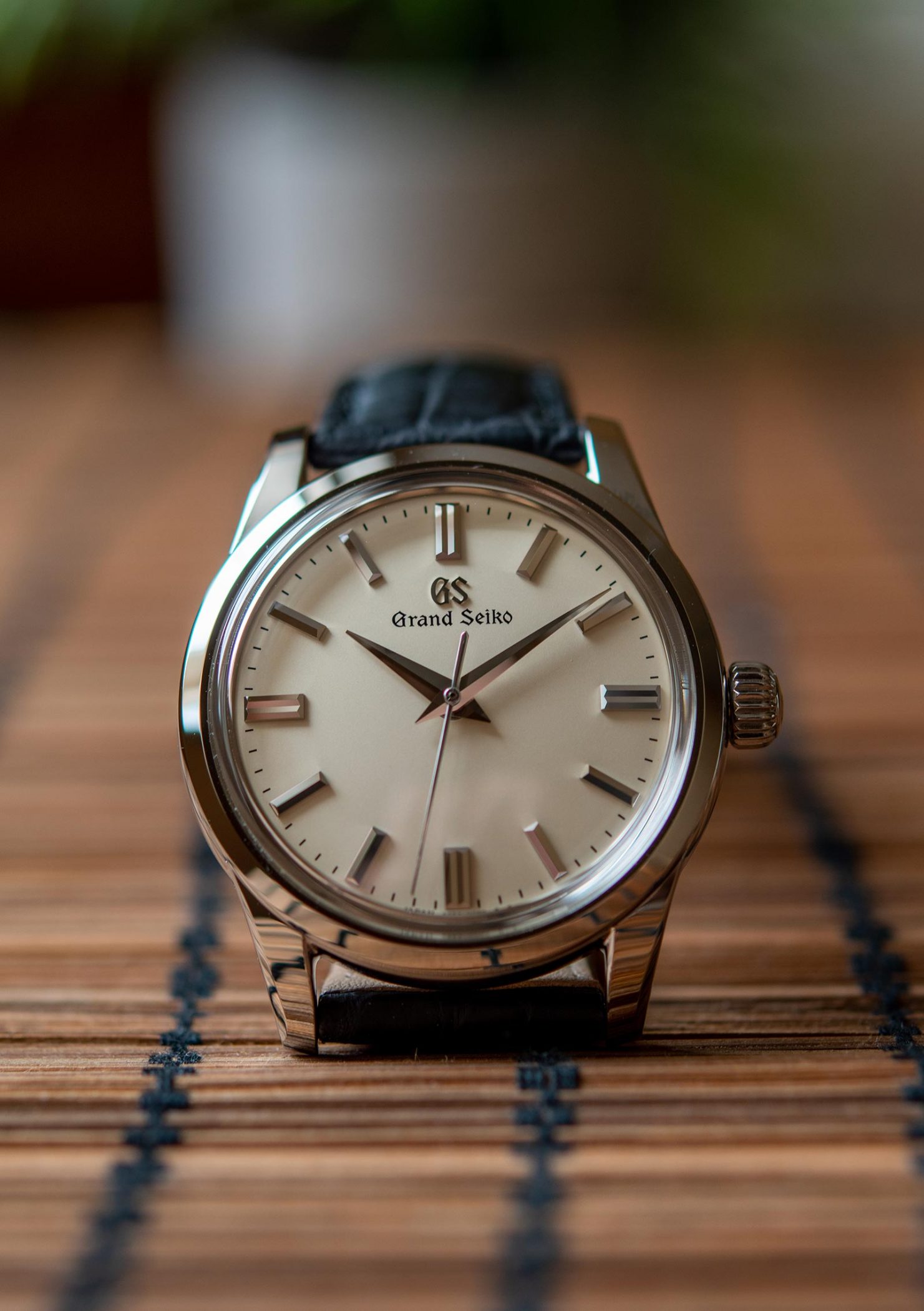 Hands-On: Grand Seiko SBGW231 - ATELIER DE GRIFF